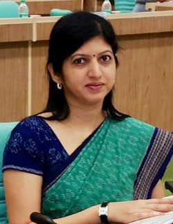 FEMALE IAS/IPS OFFICERS WHO INSPIRE US - IAS GYAN